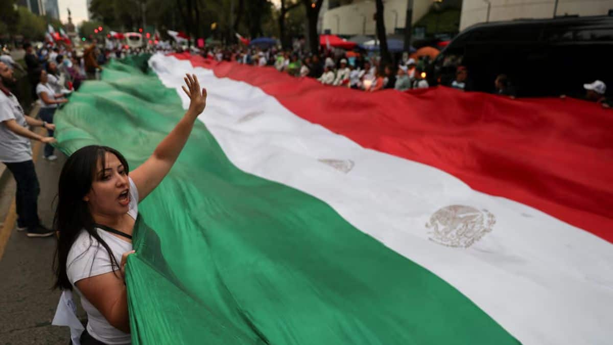 Controversial judicial reform passes Mexican senate despite violence ...