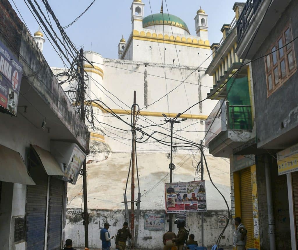 What is the Sambhal mosque dispute in Supreme Court? How is it linked ...