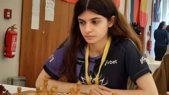 Dutch chess player slams FIDE for banning sneakers at World Rapid and ...