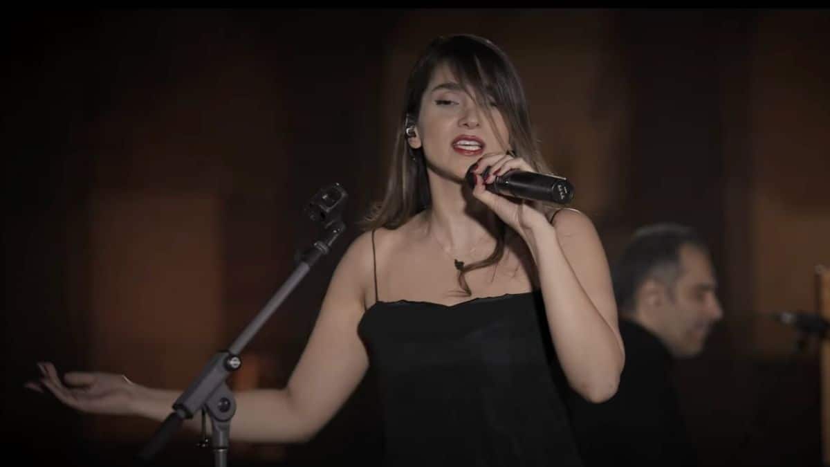 ‘Song of defiance’: Iranian singer Streams Concert Without Hijab ...