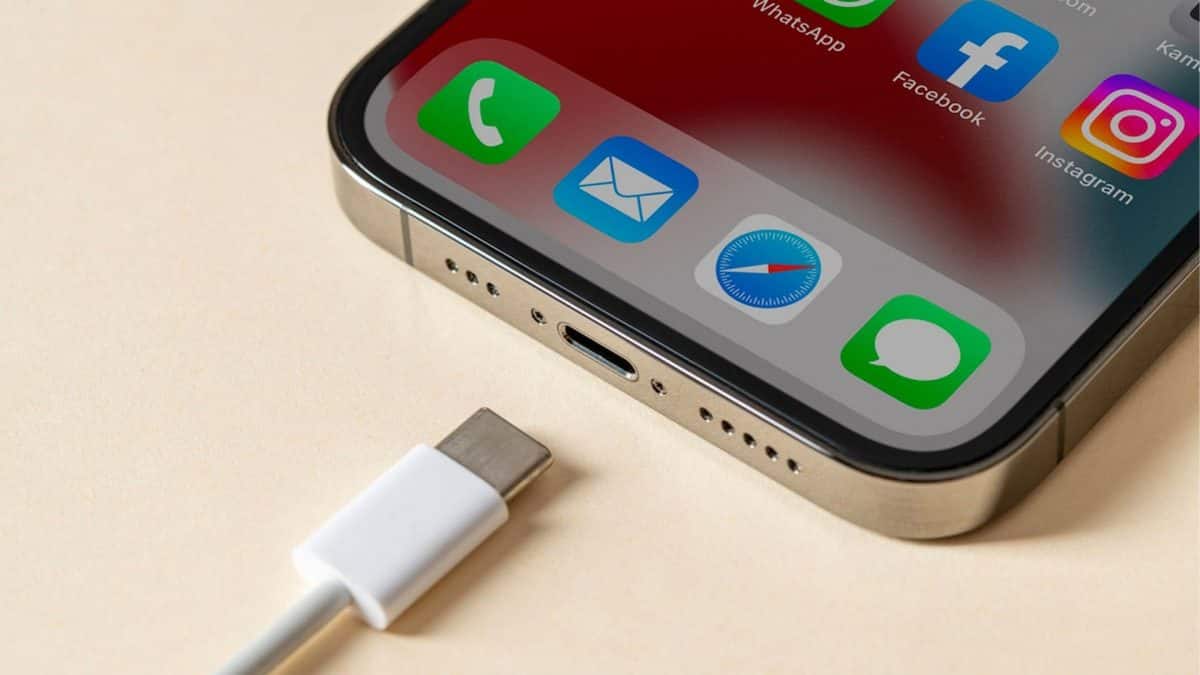 Apple’s USB-C Security Breached: Researcher Exposes iPhone 15 ACE3 ...