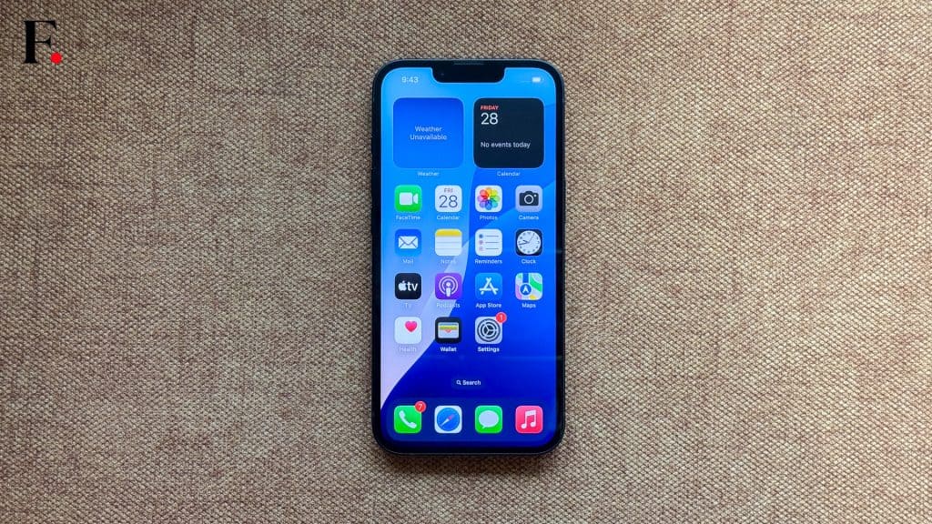 Apple iPhone 16e First Impressions: The budget gateway into Apple ...