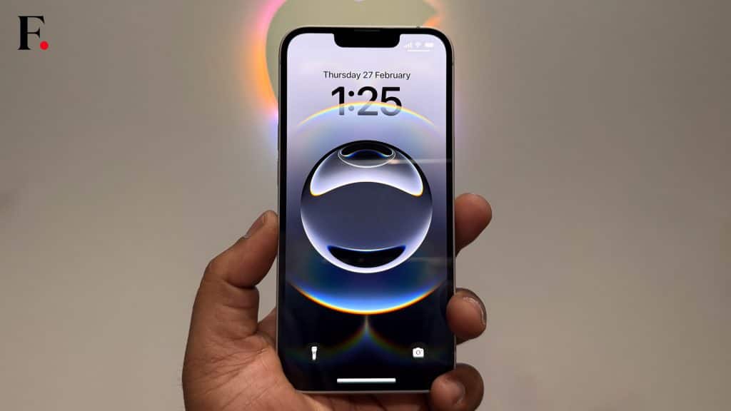 Apple iPhone 16e First Impressions: The budget gateway into Apple ...