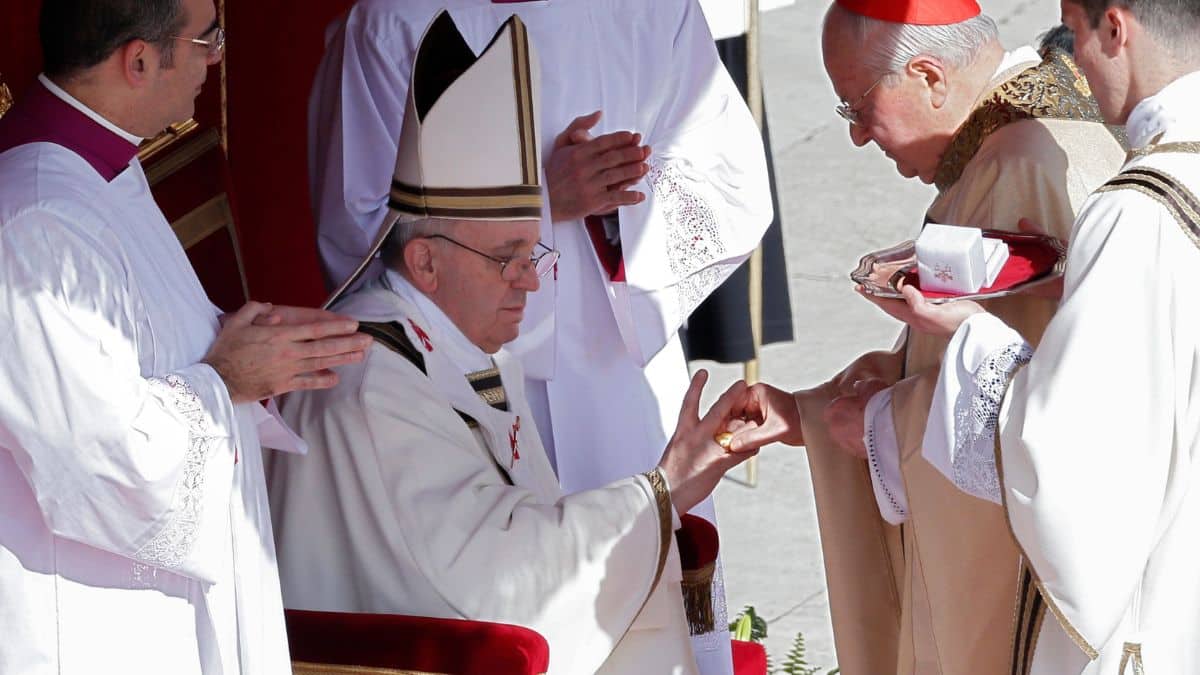 The Pope’s Ring: What it symbolises and why it’s destroyed after his ...