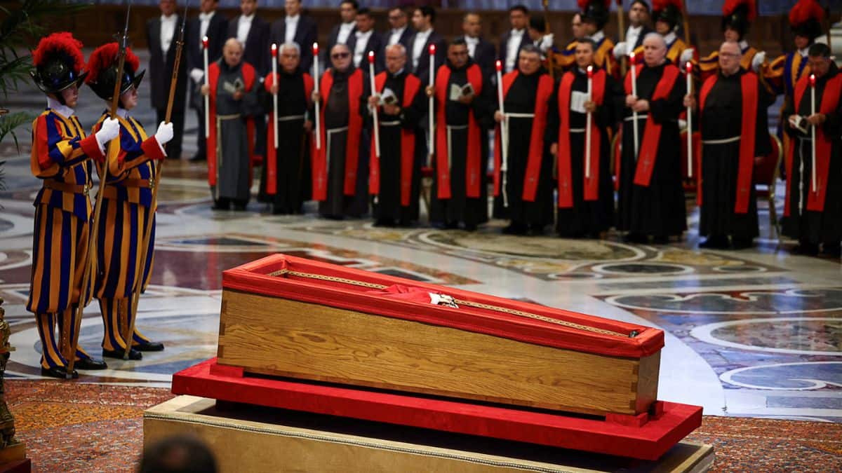 They guard the Pope in life and death: A look at the storied history of ...