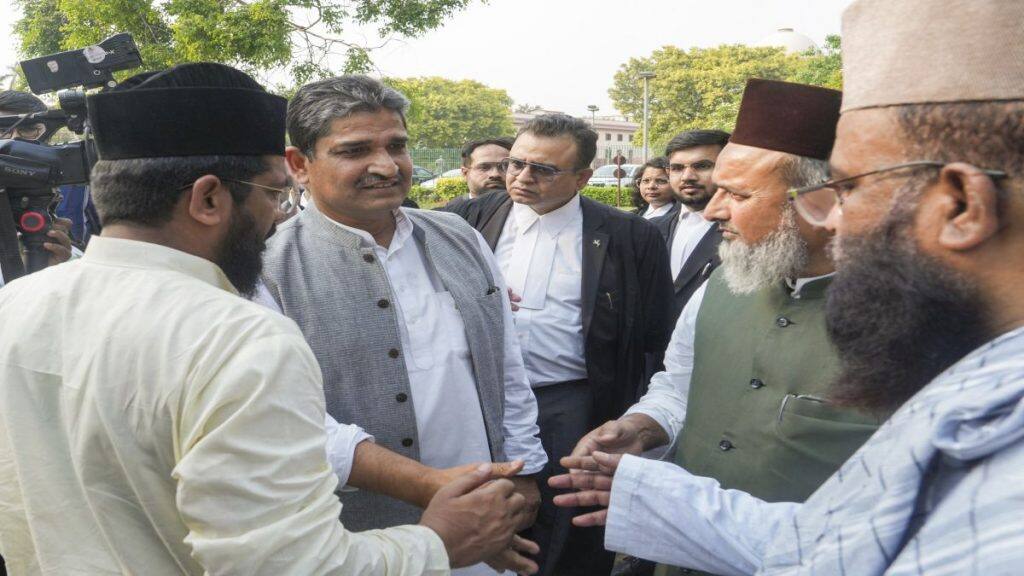 Will the Supreme Court issue stay on Waqf Act? The 3 issues in question ...