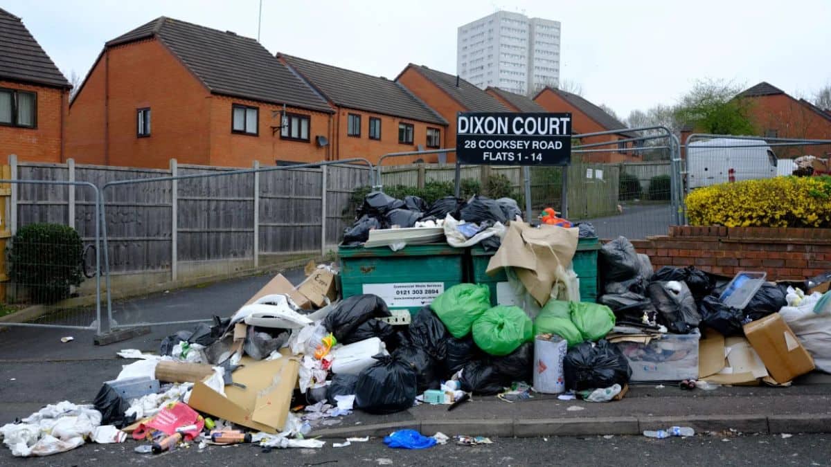 Birmingham bin strike: How uncollected garbage is piling up on streets ...