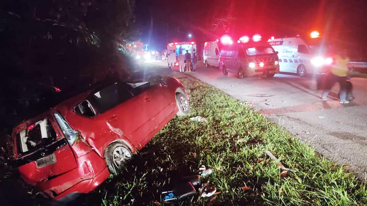 At least 15 killed after bus carrying university students smashed into ...