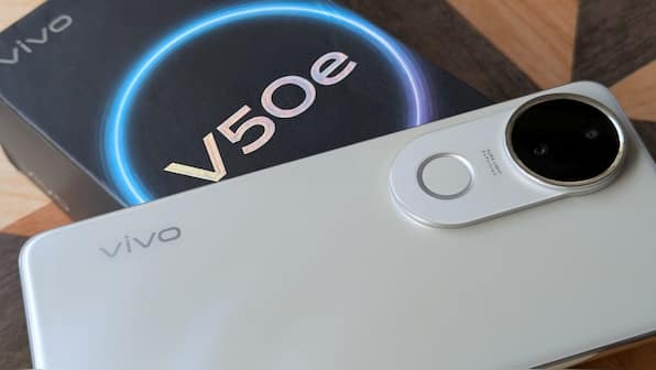 Vivo V50e 5G Long-term Review: A stylish phone for photography, but not ...
