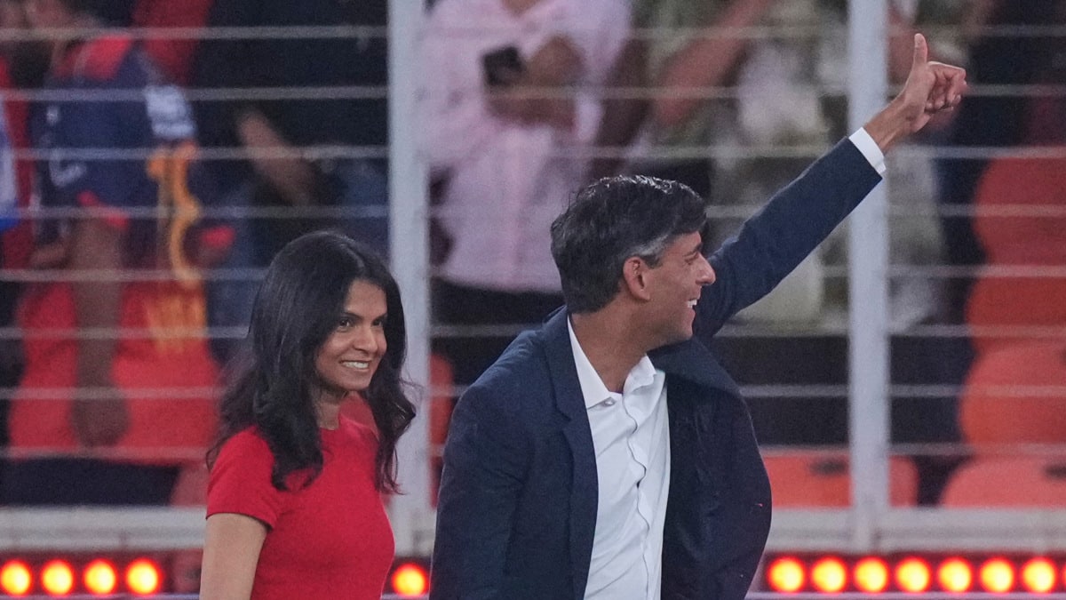 RCB vs PBKS, IPL 2025 Final: Ex-UK PM Rishi Sunak and wife Akshata Murty cheer for RCB in ...