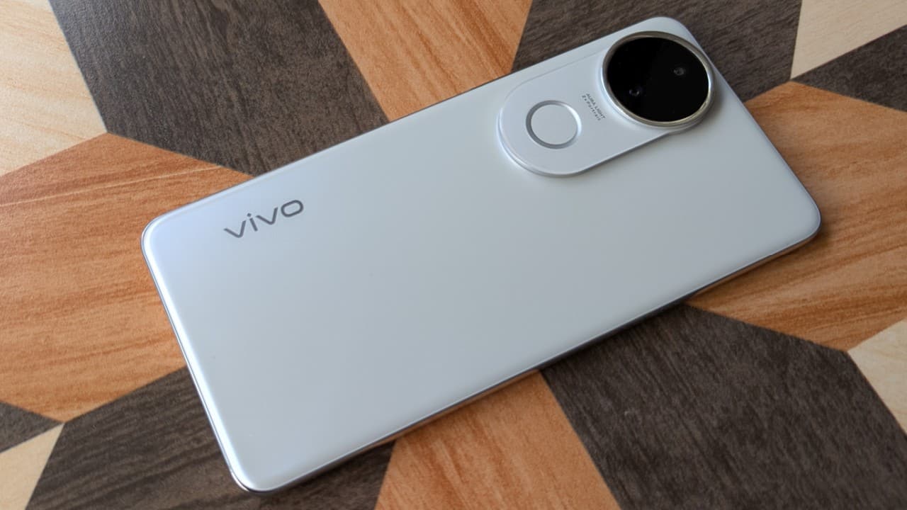 Vivo V50e 5G Long-term Review: A stylish phone for photography, but not ...