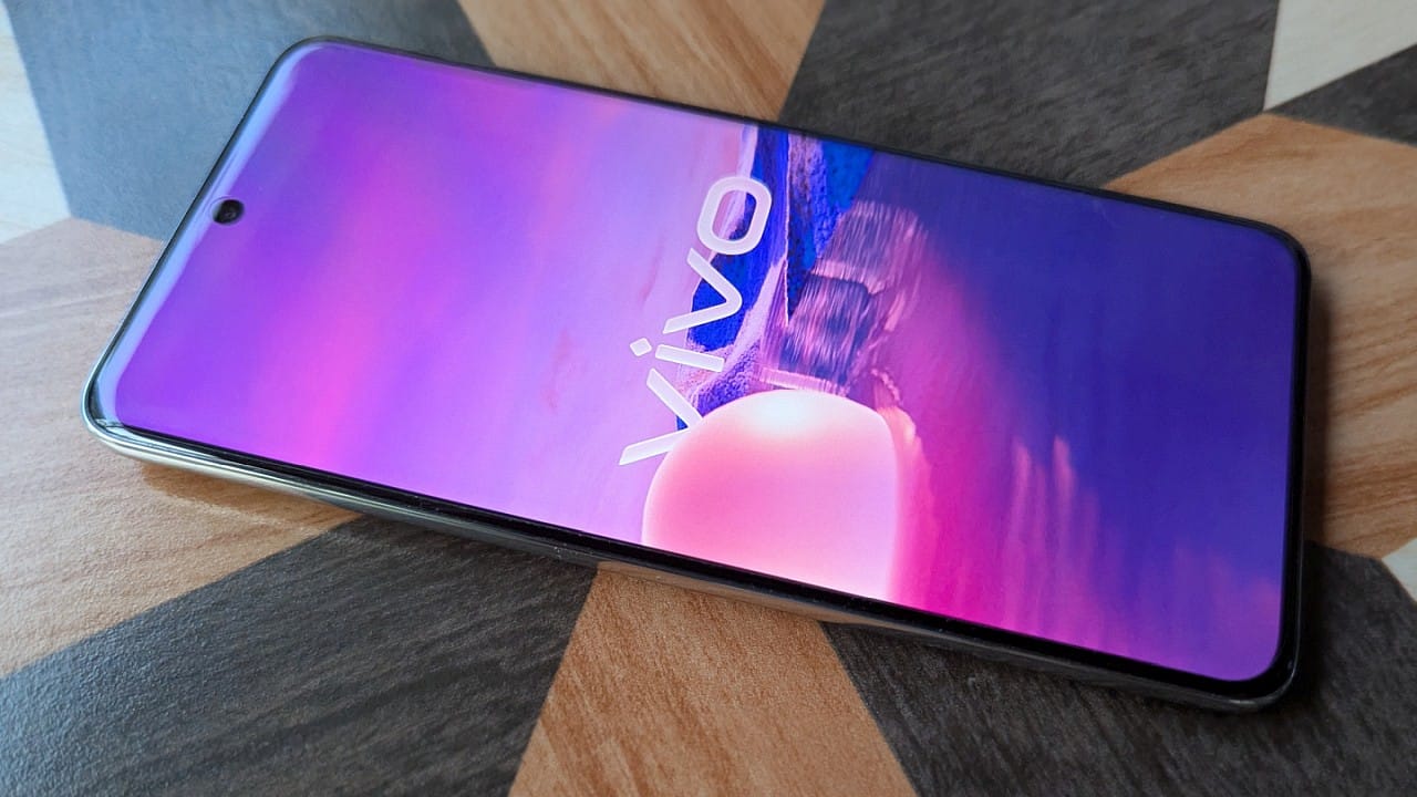 Vivo V50e 5G Long-term Review: A stylish phone for photography, but not ...