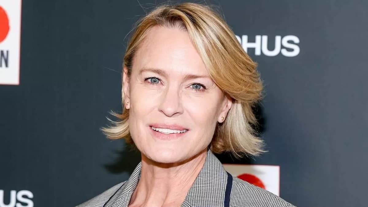 'House of Cards' actress Robin Wright reveals she was denied equal pay as compared to her co ...