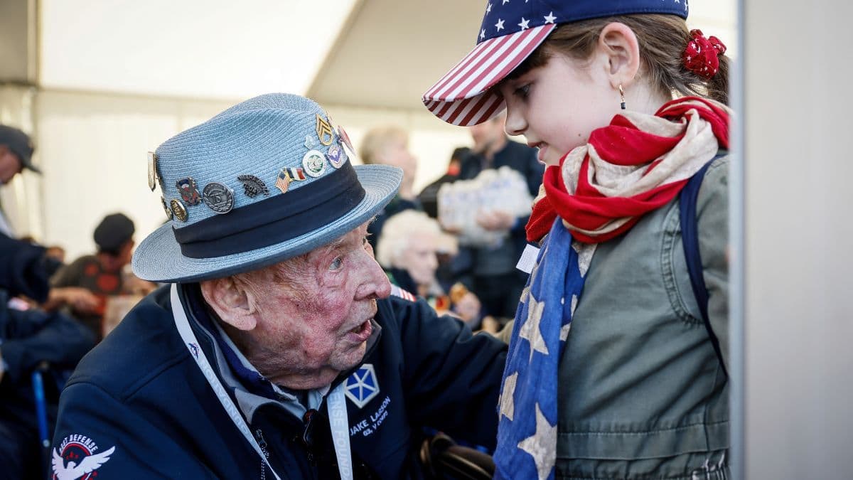 Who was Papa Jake Larson, the 102-year-old WWII hero and TikTok star ...