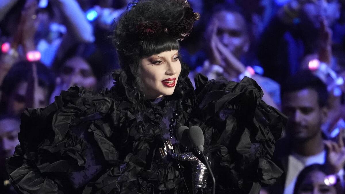Lady Gaga dazzles at MTV Video Music Awards, which honor Mariah Carey ...