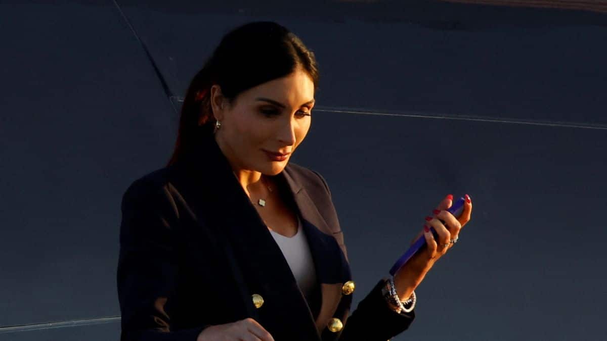 Why did Zoho’s Sridhar Vembu and Laura Loomer clash over Tulsi Gabbard ...