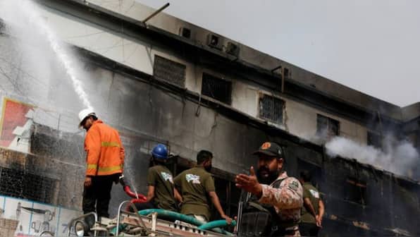 Karachi Gul Plaza fire: Death toll rises to 10, around 60 still missing ...