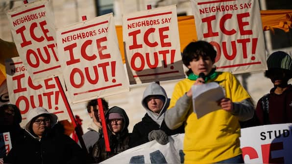 Thousands brave icy weather to protest against ICE in Minneapolis after ...