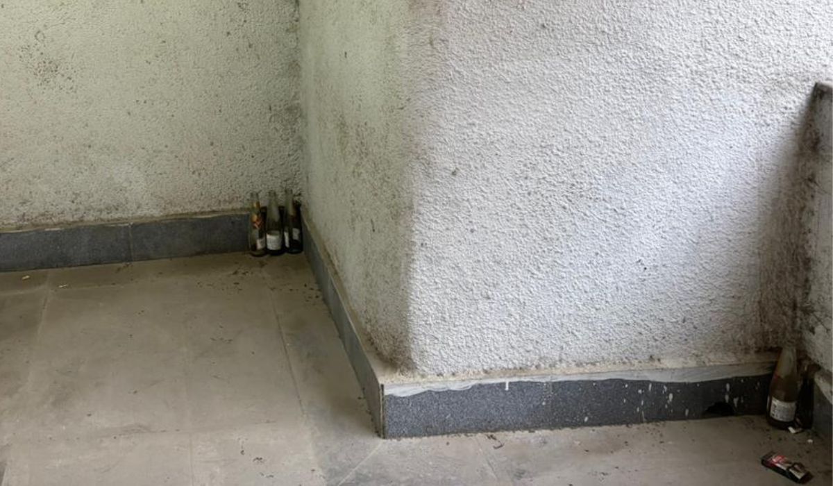 Inside India Open Stadium: Garbage on the floor, stench in washrooms ...