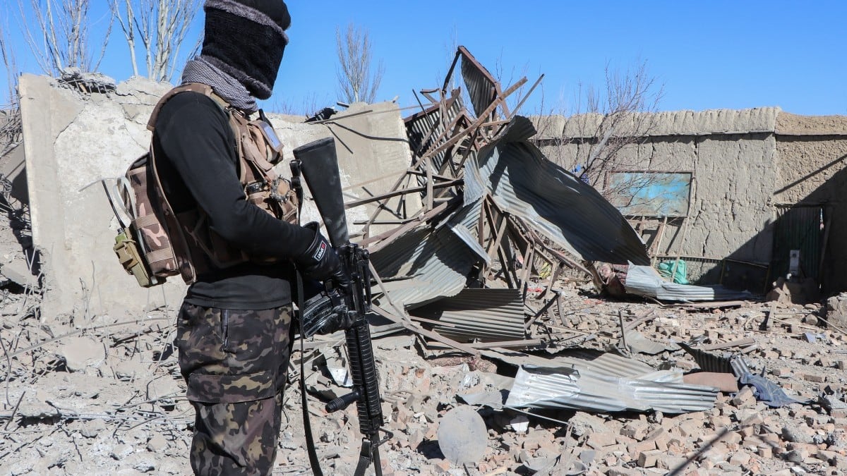 Afghanistan air force strikes Pakistani military bases near Islamabad ...