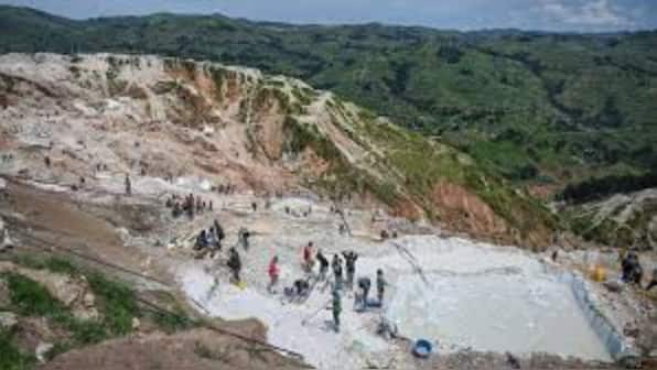 Congo: Grieving families mourn mine disaster victims as survivors ...