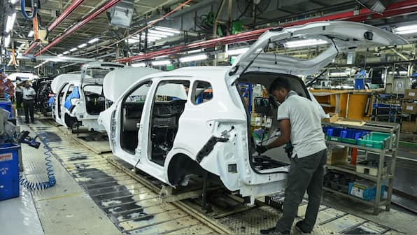 US manufacturing activity hits 4-year high in June; factory jobs fall ...