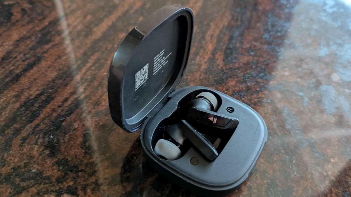 Boat Nirvana Crown Review: TWS earbuds with a fancy and feature-packed ...