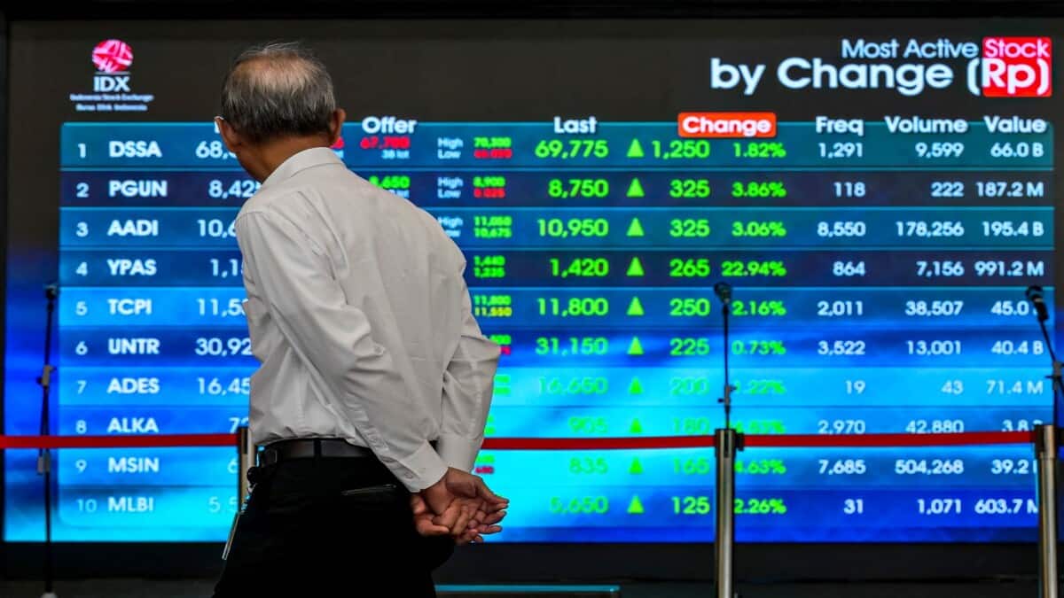 Stock market today: Asia stocks climb on AI frenzy as dollar firms ...