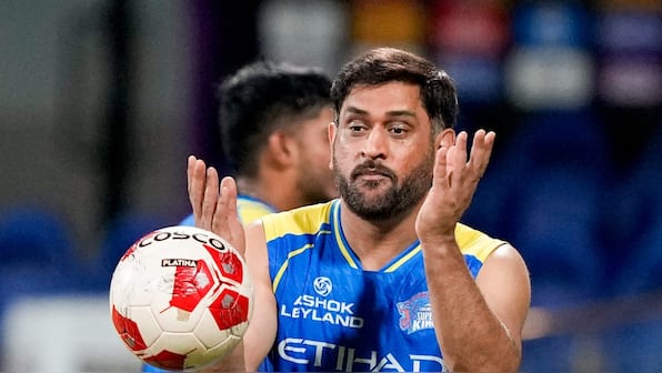 'They ignored Dhoni completely': MS Dhoni and CSK to end 18-year-long ...