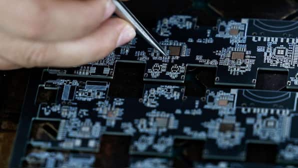 Australian researchers build chip that uses light, not electricity, to ...