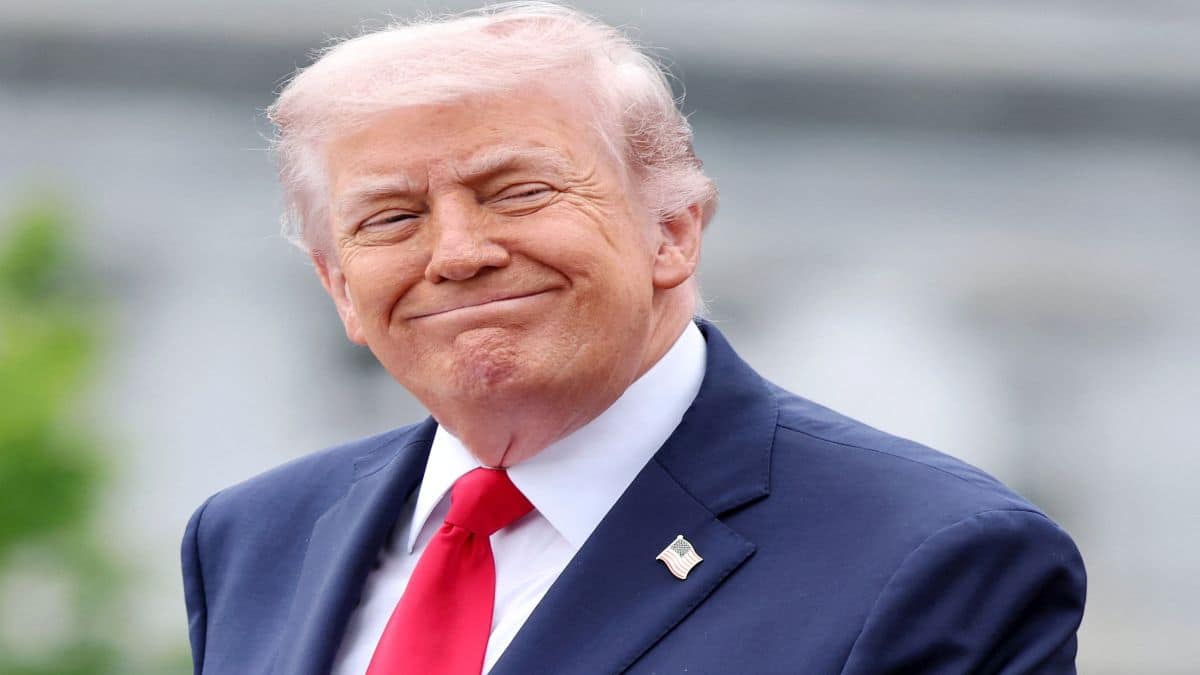 Trump approval ratings hit fresh low as Iran conflict fuels economic ...