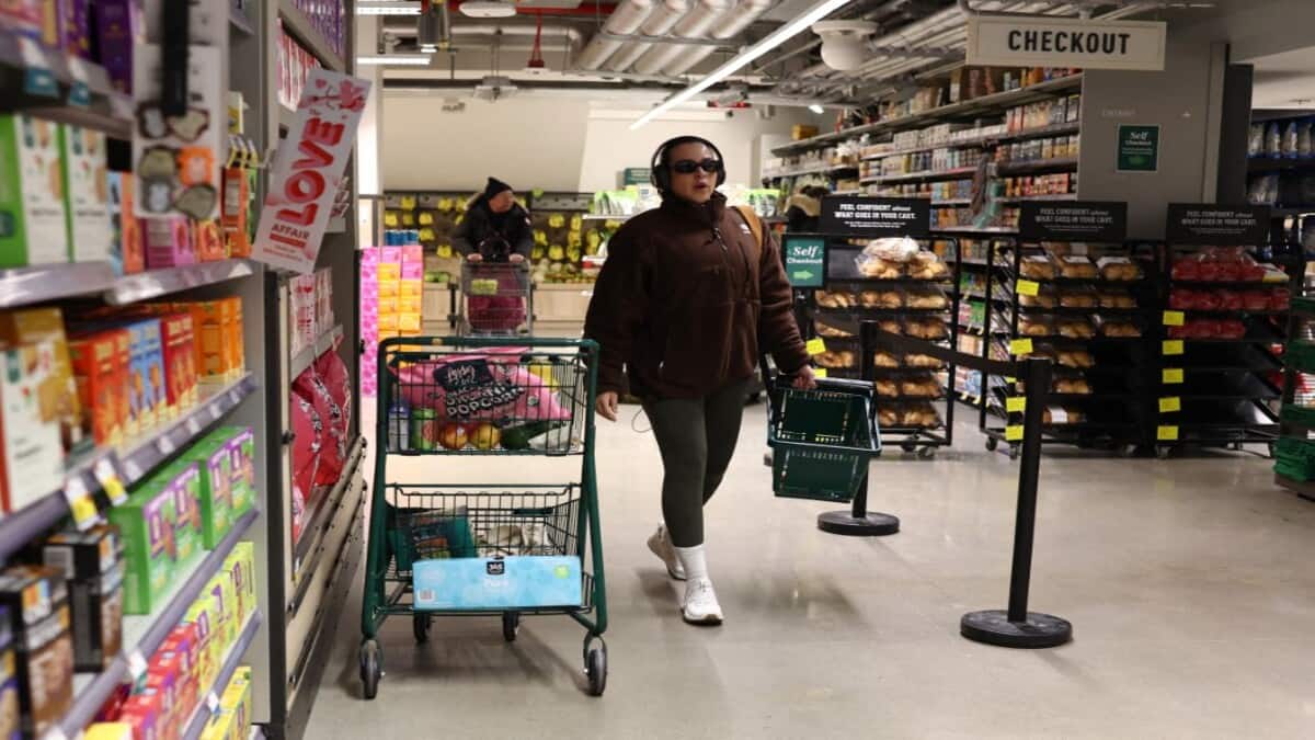 ‘People are running out of money’: Corporate America sounds alarm on ...
