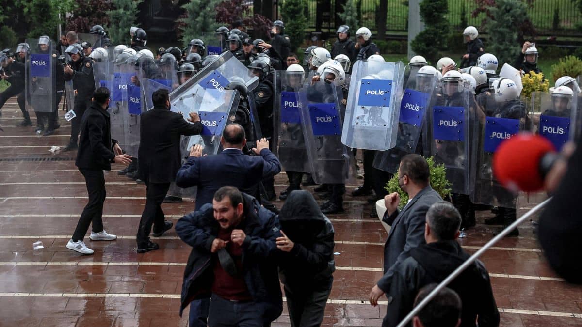 ‘Turkey has ceased to be democracy’: Opposition takes to streets as ...