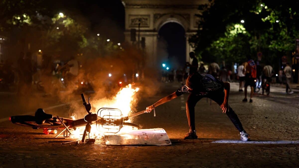 PSG Champions League triumph sparks violent celebrations in Paris as ...