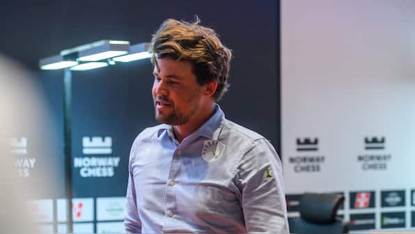 Carlsen challenges rest of chess world to unseat him from No 1 position ...
