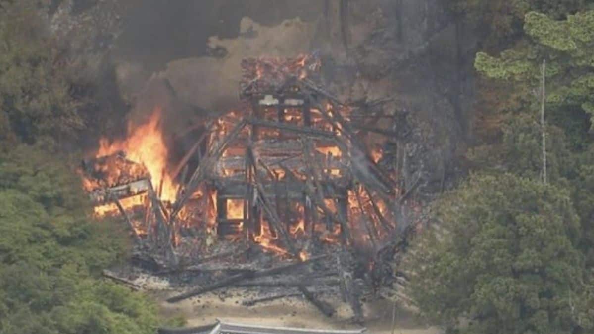 Japan temple fire destroys hall housing 1,200-year-old ‘eternal flame ...