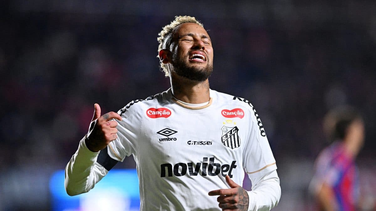 Neymar faces investigation after allegedly slapping Robinho's son ...