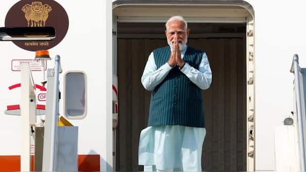 Stoles for Meloni, blue pottery for royals: PM Modi showcases Indian ...