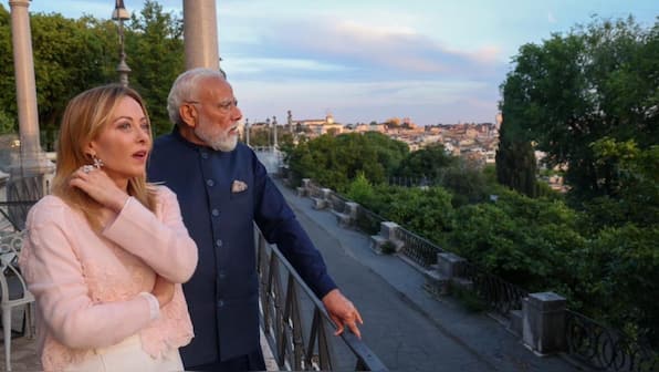 PM Modi shares photos with Meloni after private Rome dinner, Colosseum ...
