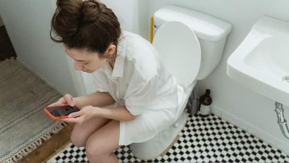 How long should you actually sit on the toilet - and why it matters ...
