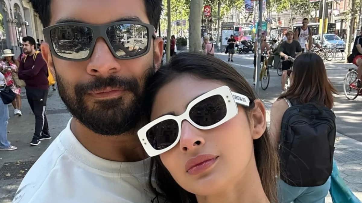 Actress Mouni Roy and her husband Suraj Nambiar unfollow each other on ...