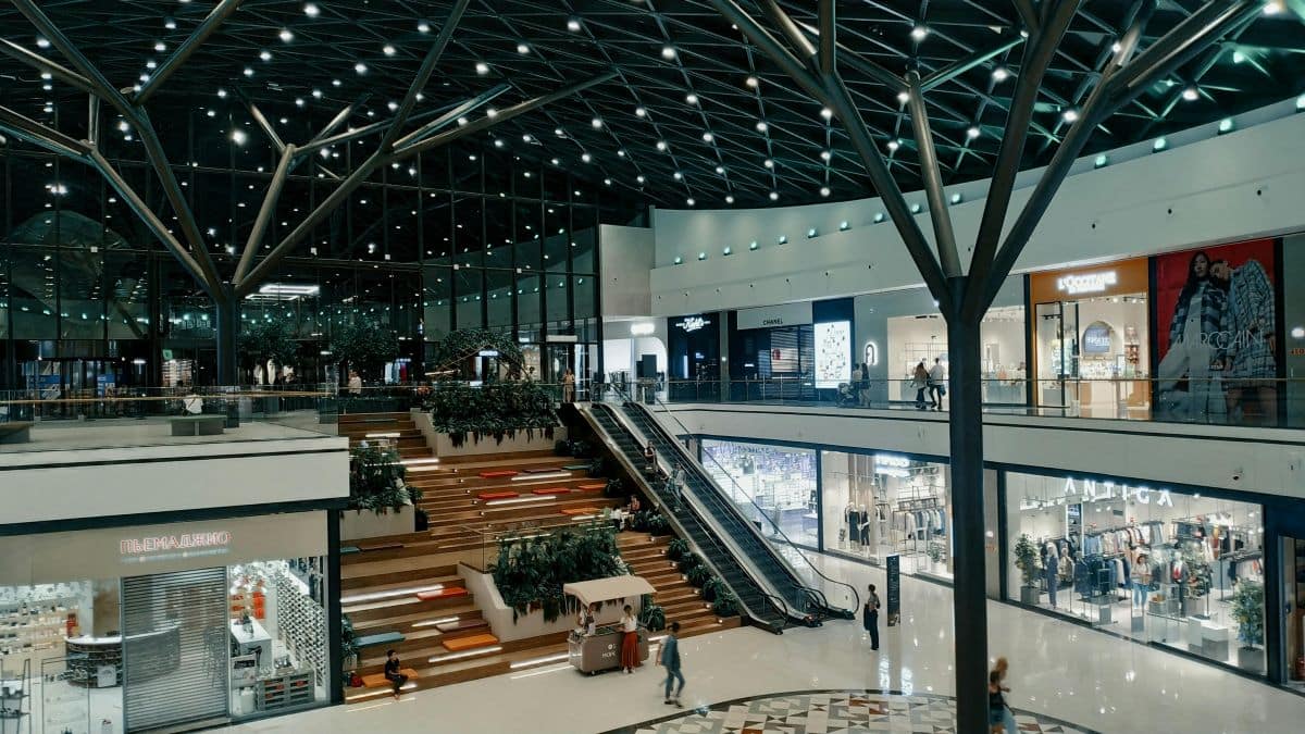 Why Shopping Malls Don T Have Clocks And Windows Firstpost