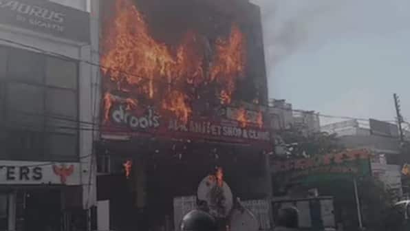 14 Killed in Massive Fire at Lucknow Coaching Centre, Students Jump to ...