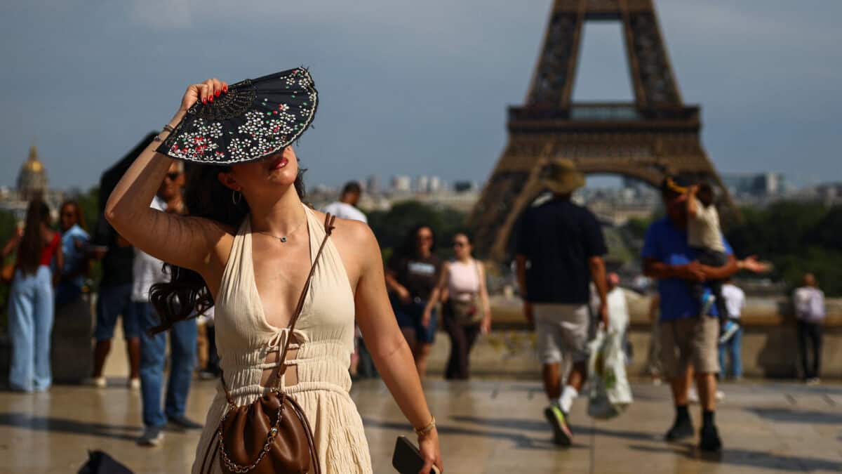 France heatwave turns deadly as children die, hospitals struggle under ...