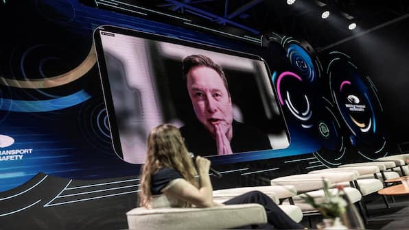 SpaceX breaks IPO playbook, fixes $135 price ahead of Wall Street ...
