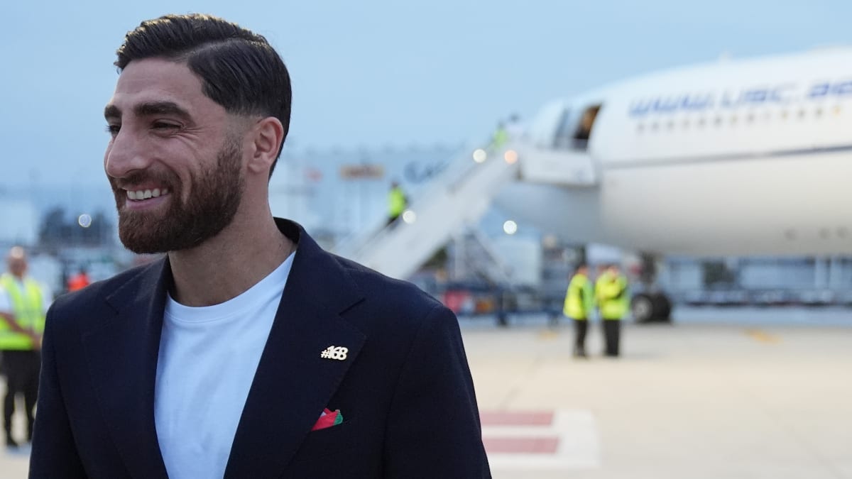 FIFA World Cup 2026: Iranian players arrive in Mexico wearing lapel ...