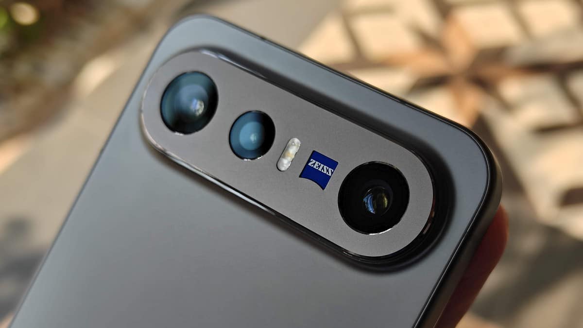 Vivo X300 FE Review: A good all-round phone possibly released at a bad ...
