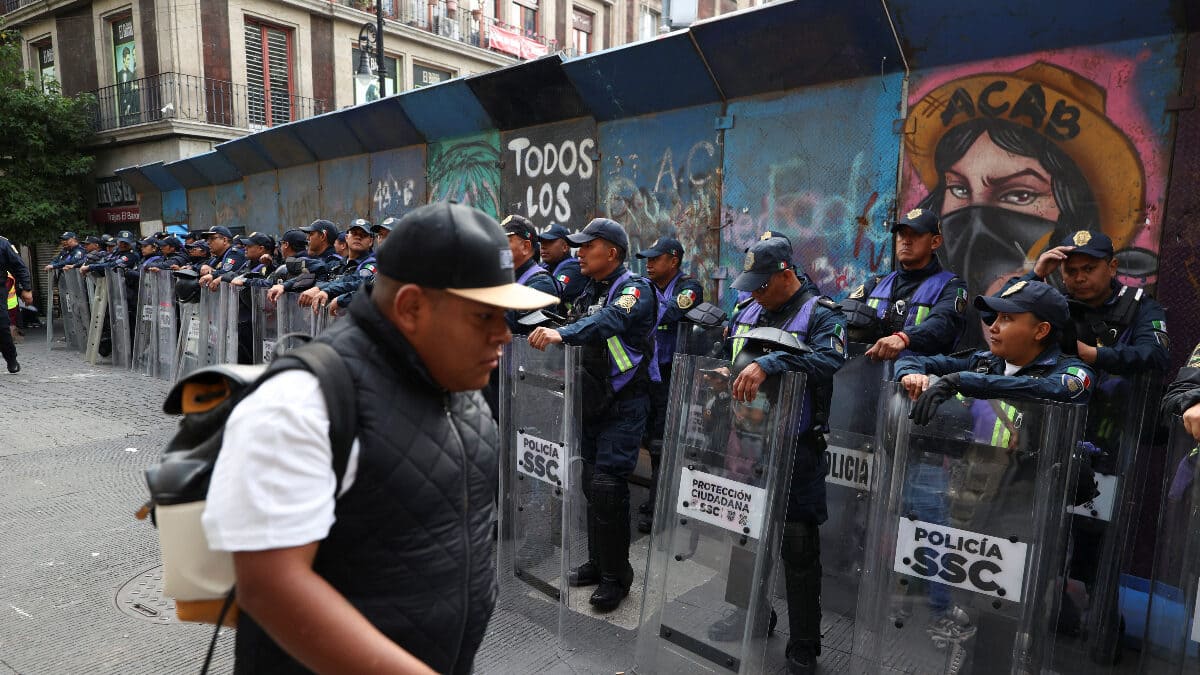 World Cup chaos: Mexico City hit by protests, roadblocks days before ...