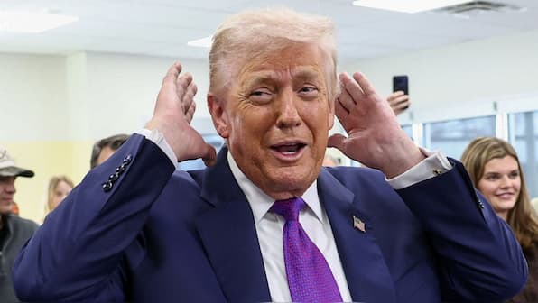'Everybody loves Trump': Potus shares another AI-generated video ...