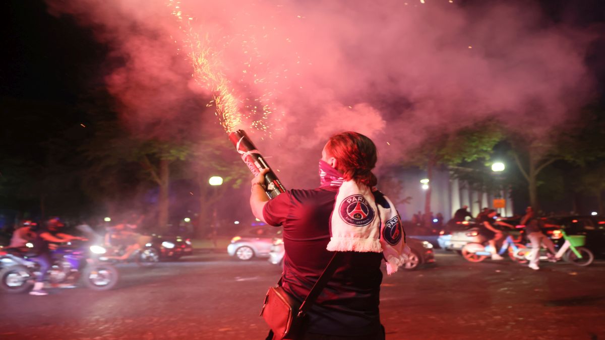 Fact-check: Did protesters set fire to the Eiffel Tower in Paris amid ...